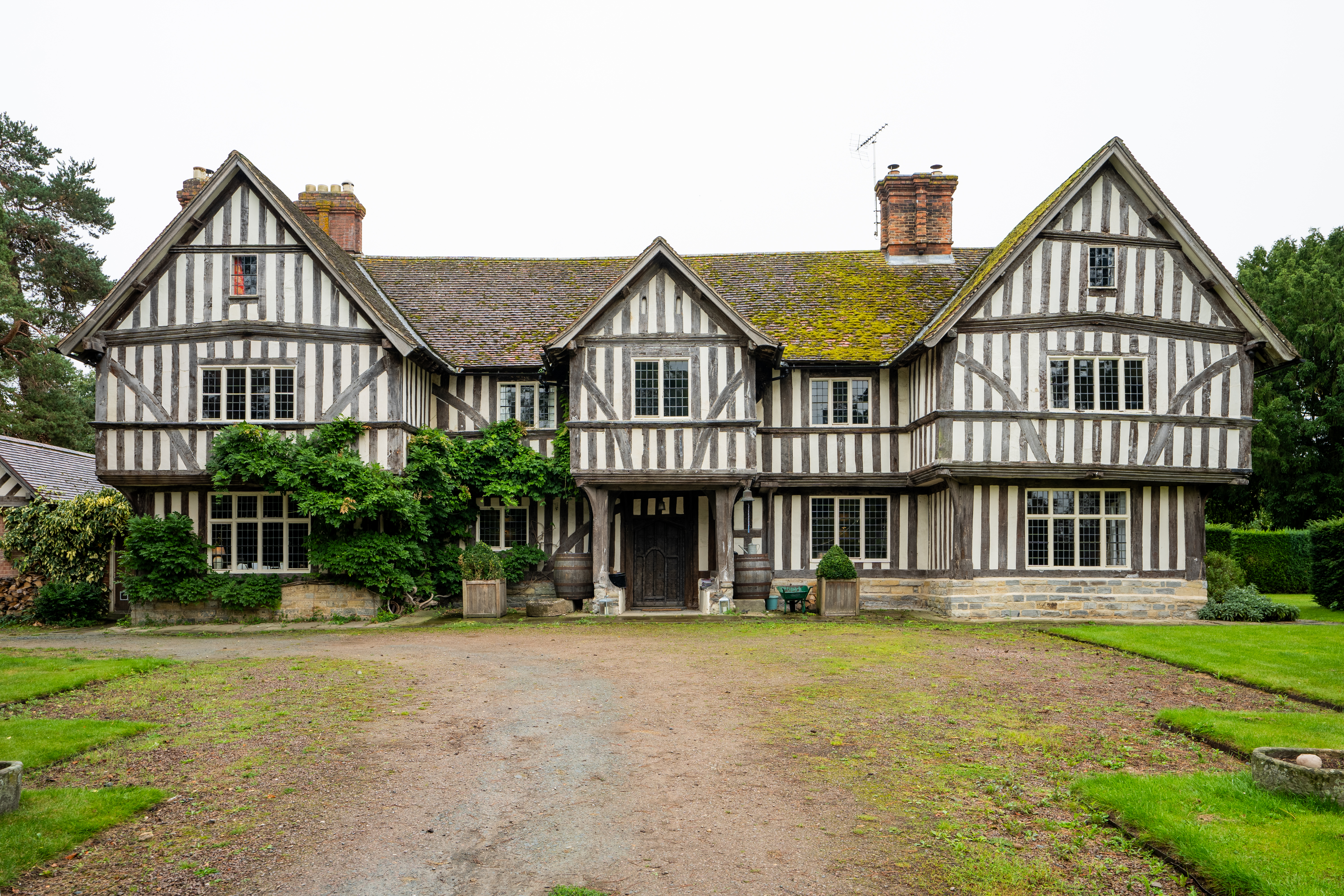 Illuminating a Cotswolds Manor House